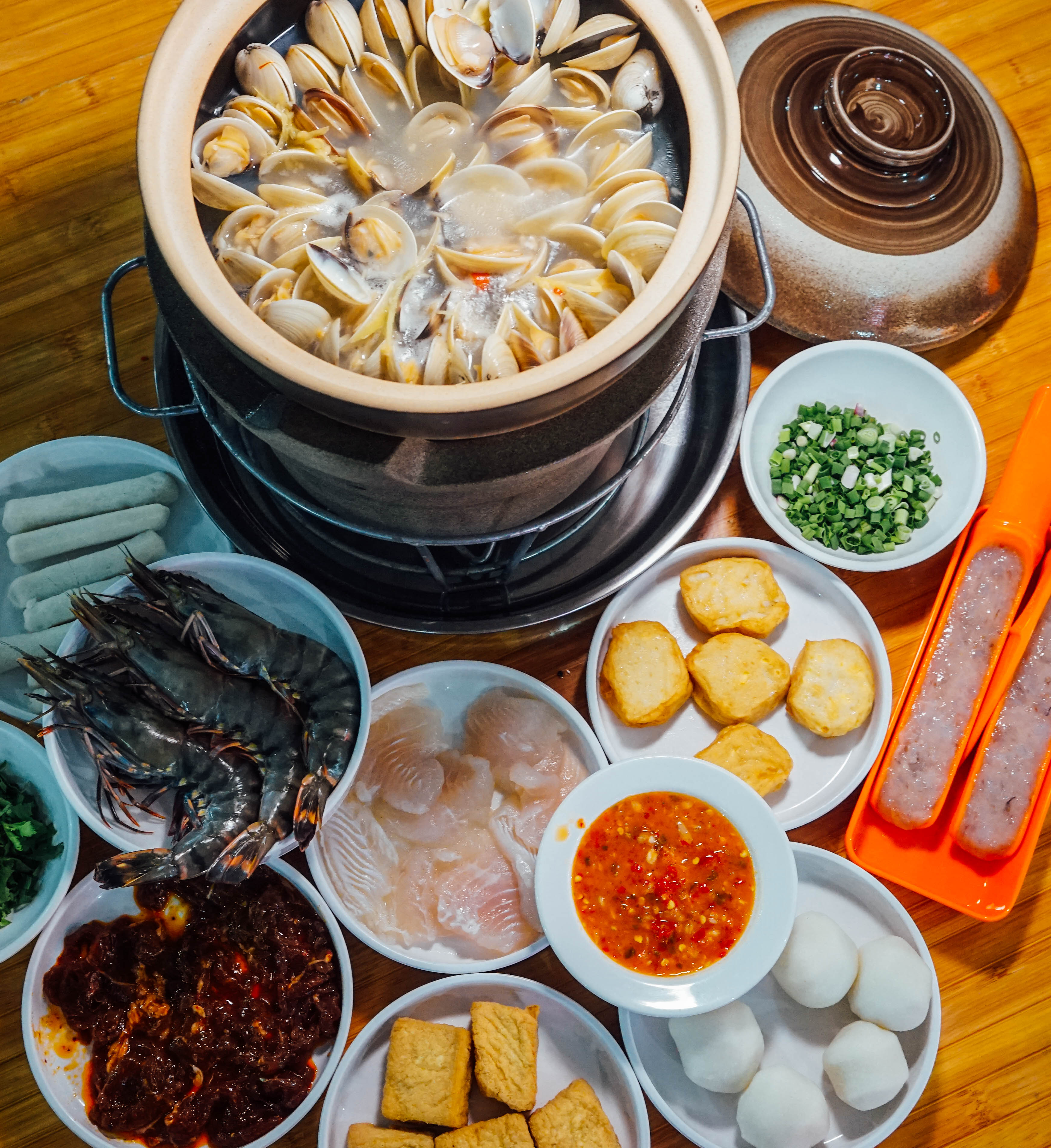 Chue On It – Eat • Play • Discover